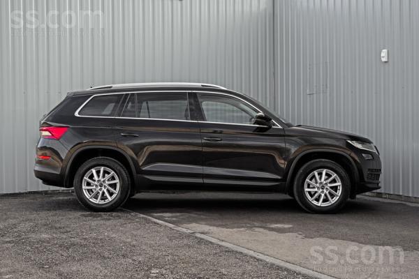 Black Skoda Kodiaq 2017 in Ogre, with an engine capacity of 2.00 L and mileage of 228 thousand km for 17900 €, photo 6 on AUTOMOTO.COM.LV