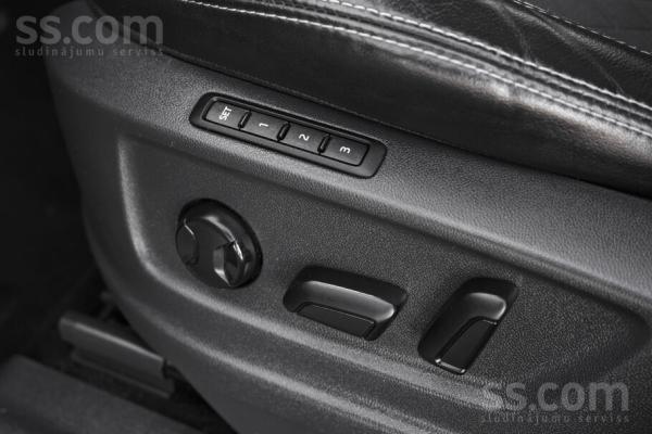 Black Skoda Kodiaq 2017 in Ogre, with an engine capacity of 2.00 L and mileage of 228 thousand km for 17900 €, photo 9 on AUTOMOTO.COM.LV