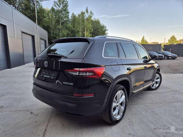 Black Skoda Kodiaq 2017 in Utena, with an engine capacity of 1.97 L and mileage of 278 thousand km for 14490 €, photo 4 on AUTOMOTO.COM.LV