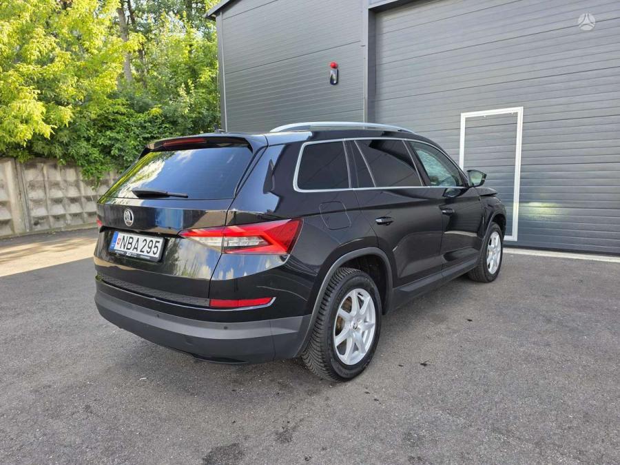 Black Skoda Kodiaq 2017 in Kaunas, with an engine capacity of 1.97 L and mileage of 428 thousand km for 7900 €, photo 3 on AUTOMOTO.COM.LV