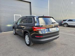 Black Skoda Kodiaq 2017 in Kaunas, with an engine capacity of 1.97 L and mileage of 428 thousand km for 7900 €, photo 5 on AUTOMOTO.COM.LV