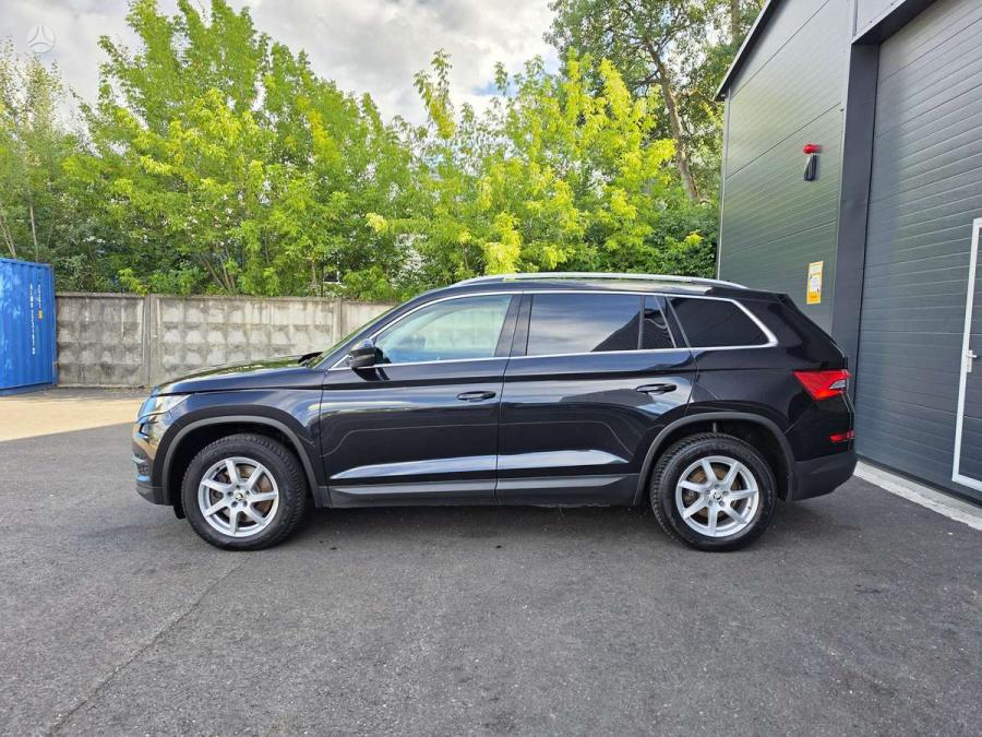 Black Skoda Kodiaq 2017 in Kaunas, with an engine capacity of 1.97 L and mileage of 428 thousand km for 7900 €, photo 6 on AUTOMOTO.COM.LV
