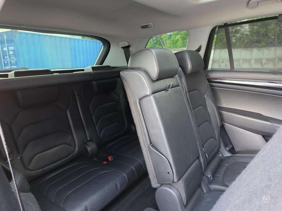 Black Skoda Kodiaq 2017 in Kaunas, with an engine capacity of 1.97 L and mileage of 428 thousand km for 7900 €, photo 31 on AUTOMOTO.COM.LV