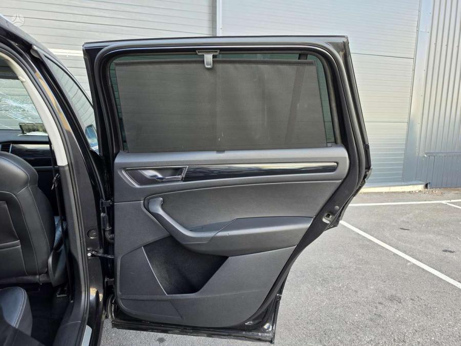 Black Skoda Kodiaq 2017 in Kaunas, with an engine capacity of 1.97 L and mileage of 428 thousand km for 7900 €, photo 33 on AUTOMOTO.COM.LV