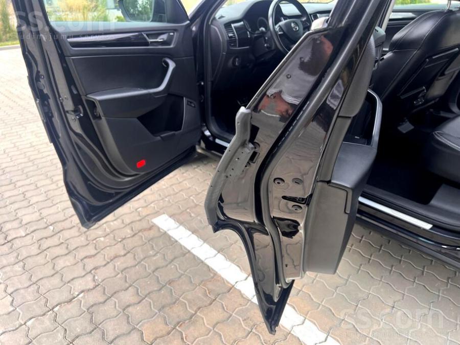 Black Skoda Kodiaq 2017 in Riga, with an engine capacity of 2.00 L and mileage of 154 thousand km for 23400 €, photo 6 on AUTOMOTO.COM.LV
