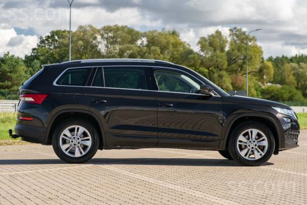 Skoda Kodiaq 2017 in Riga on AUTOMOTO.COM.LV Black Skoda Kodiaq 2017 in Riga, with an engine capacity of 2.00 L and mileage of 193 thousand km for 17900 €, photo 4 on AUTOMOTO.COM.LV