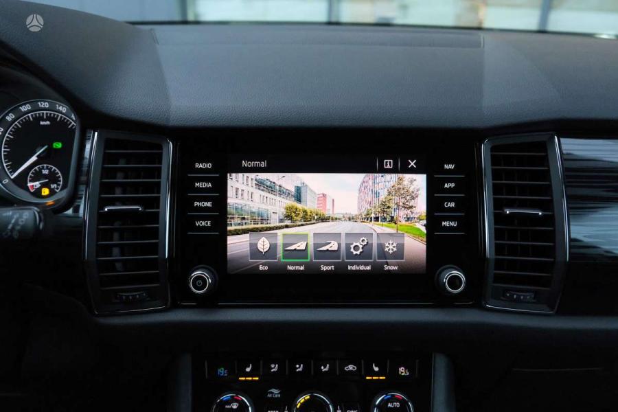 Melns Skoda Kodiaq 2018 Viļņa, ar dzinēja tilpumu 1.98 L un nobraukumu 208 tūkst. km par 18700 €, foto 12 vietnē AUTOMOTO.COM.LV