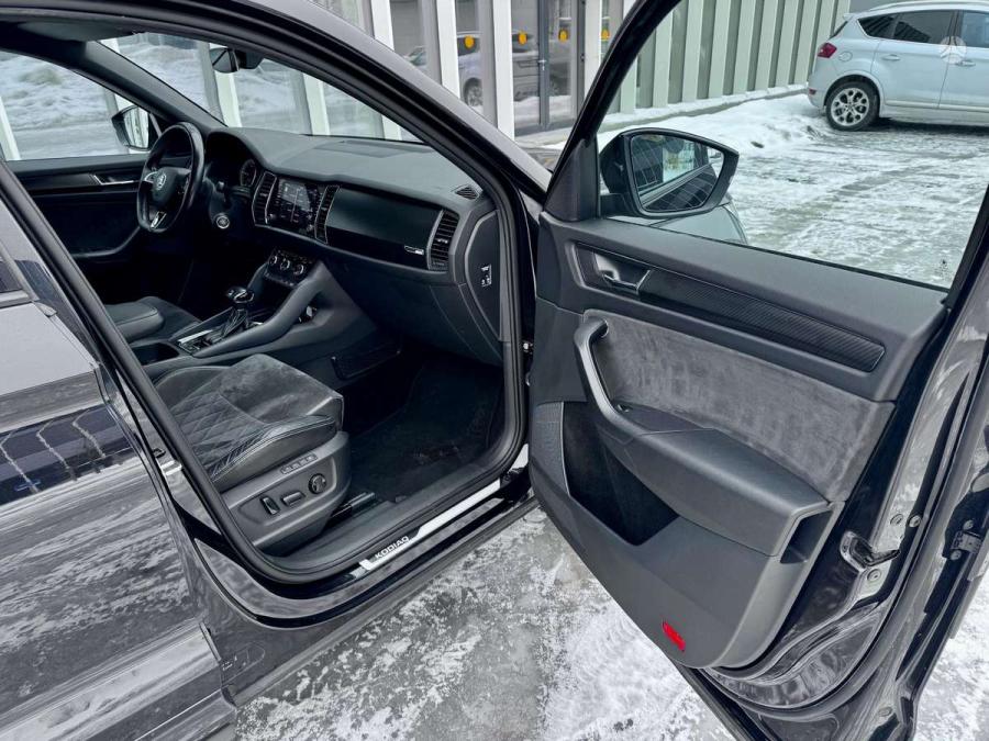 Black Skoda Kodiaq 2018 in Vilnius, with an engine capacity of 1.97 L and mileage of 278 thousand km for 22990 €, photo 24 on AUTOMOTO.COM.LV