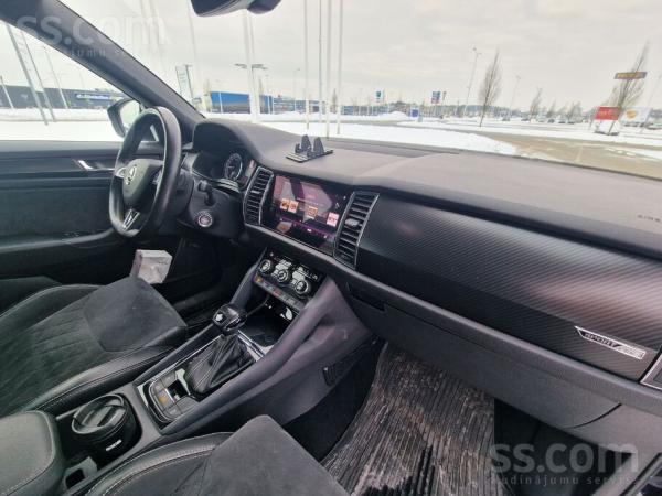 Black Skoda Kodiaq 2018 in Riga, with an engine capacity of 2.00 L and mileage of 186 thousand km for 25900 €, photo 4 on AUTOMOTO.COM.LV