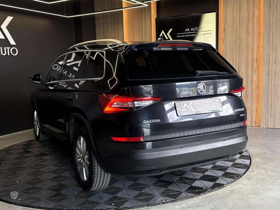 Black Skoda Kodiaq 2018 in Kaunas, with an engine capacity of 1.97 L and mileage of 199 thousand km for 18990 €, photo 10 on AUTOMOTO.COM.LV