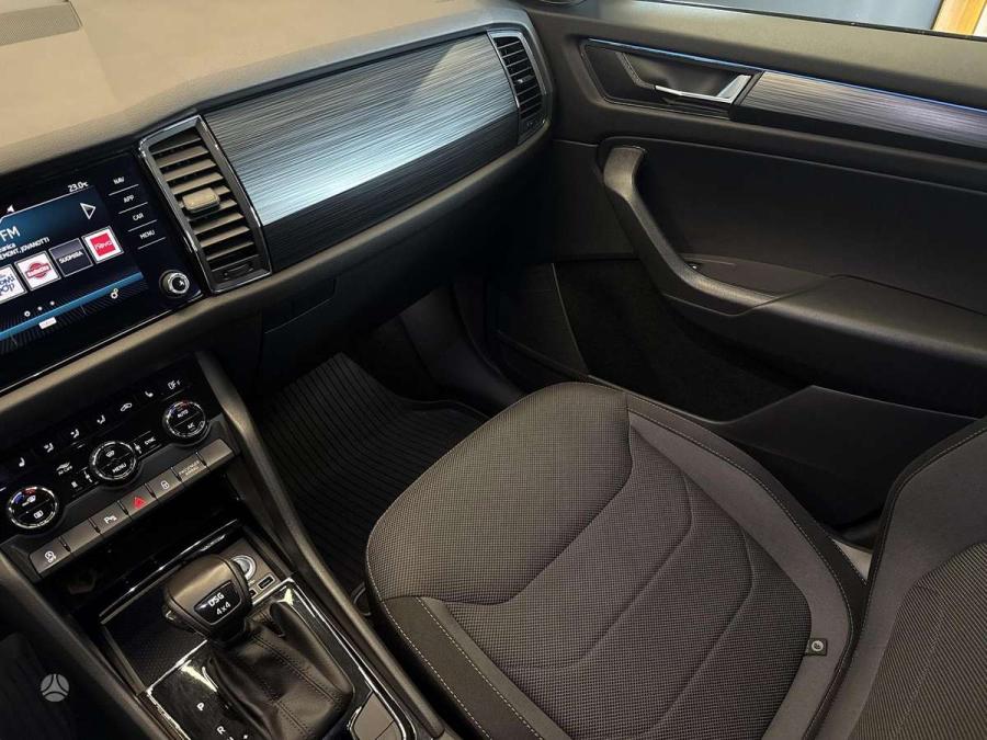 Black Skoda Kodiaq 2018 in Kaunas, with an engine capacity of 1.97 L and mileage of 199 thousand km for 18990 €, photo 19 on AUTOMOTO.COM.LV