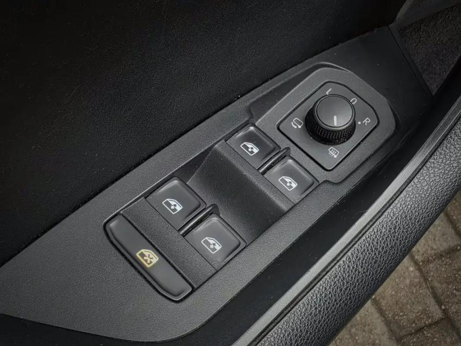 Melns Skoda Kodiaq 2019 Rīga, ar dzinēja tilpumu 2.00 L un nobraukumu 259 tūkst. km par 15450 €, foto 24 vietnē AUTOMOTO.COM.LV