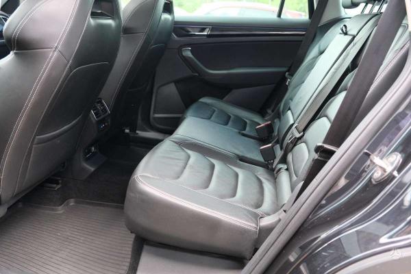 Black Skoda Kodiaq 2019 in Vilnius, with an engine capacity of 1.97 L and mileage of 160 thousand km for 23900 €, photo 8 on AUTOMOTO.COM.LV