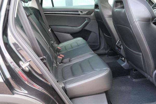 Black Skoda Kodiaq 2019 in Vilnius, with an engine capacity of 1.97 L and mileage of 160 thousand km for 23900 €, photo 9 on AUTOMOTO.COM.LV