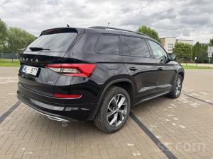 Black Skoda Kodiaq 2019 in Riga, with an engine capacity of 2.00 L and mileage of 177 thousand km for 23900 €, photo 5 on AUTOMOTO.COM.LV