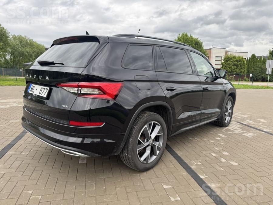 Black Skoda Kodiaq 2019 in Riga, with an engine capacity of 2.00 L and mileage of 177 thousand km for 23900 €, photo 5 on AUTOMOTO.COM.LV
