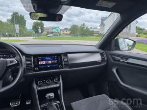 Black Skoda Kodiaq 2019 in Riga, with an engine capacity of 2.00 L and mileage of 177 thousand km for 23900 €, photo 10 on AUTOMOTO.COM.LV