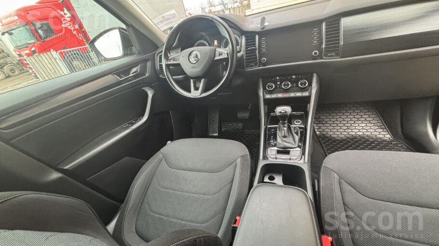 Black Skoda Kodiaq 2019 in Riga, with an engine capacity of 2.00 L and mileage of 129 thousand km for 19900 €, photo 7 on AUTOMOTO.COM.LV