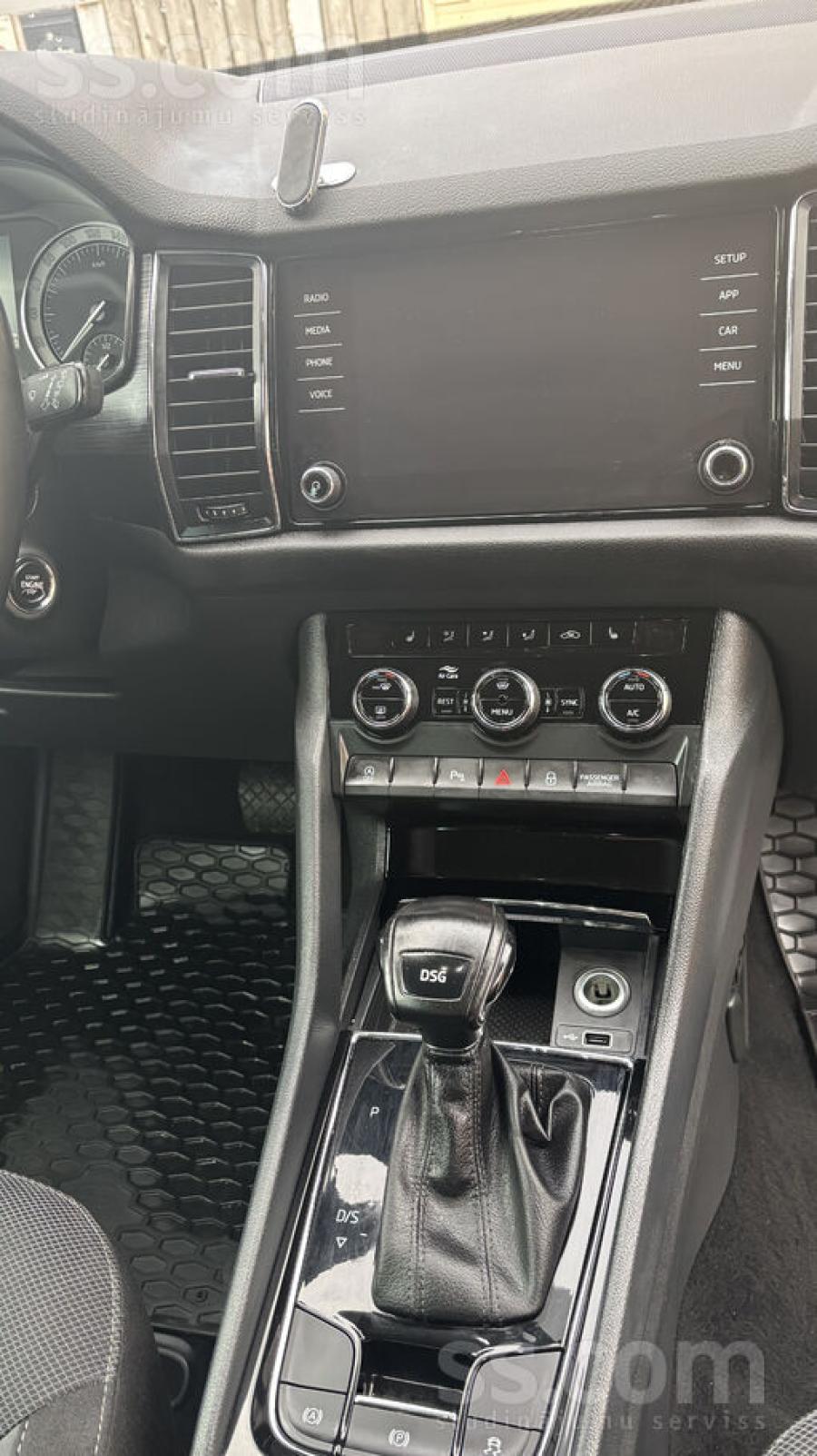 Black Skoda Kodiaq 2019 in Riga, with an engine capacity of 2.00 L and mileage of 129 thousand km for 19900 €, photo 8 on AUTOMOTO.COM.LV