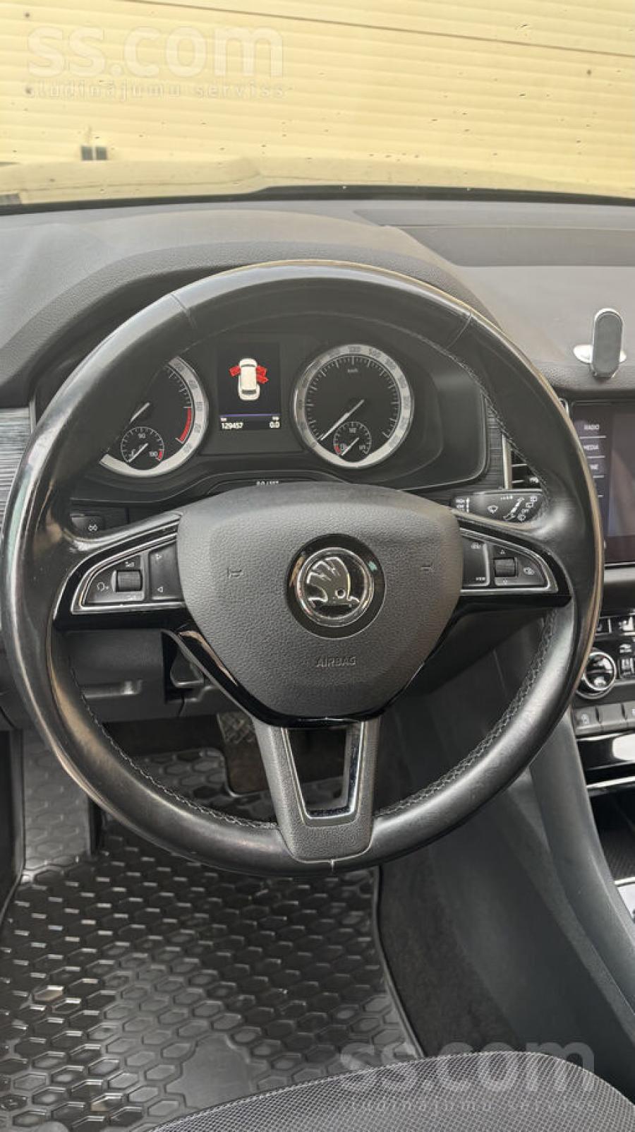 Black Skoda Kodiaq 2019 in Riga, with an engine capacity of 2.00 L and mileage of 129 thousand km for 19900 €, photo 11 on AUTOMOTO.COM.LV