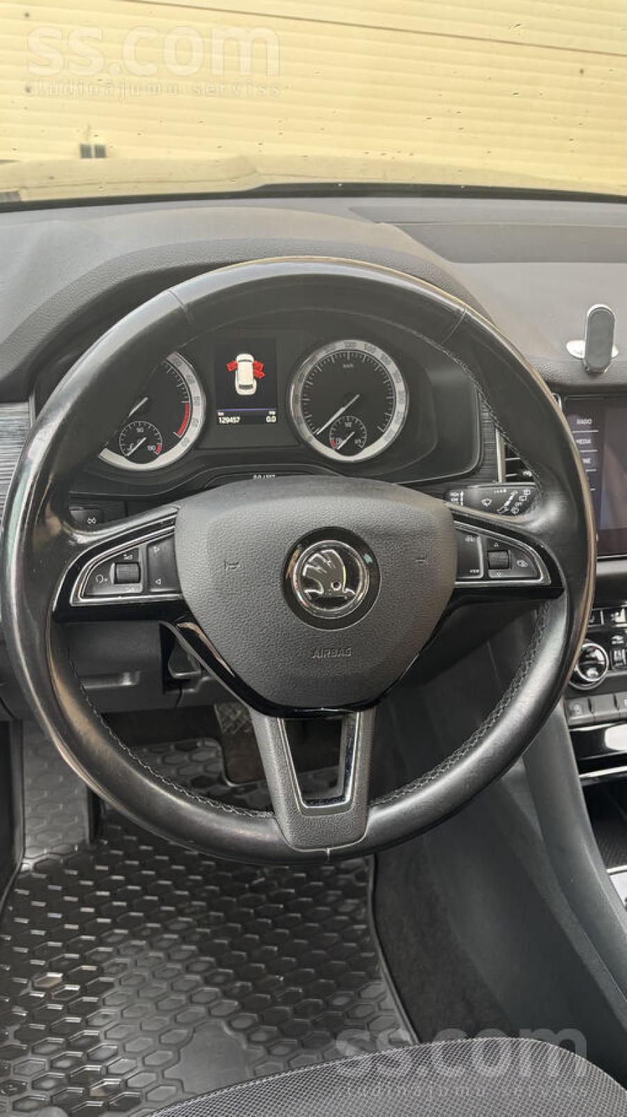 Black Skoda Kodiaq 2019 in Riga, with an engine capacity of 2.00 L and mileage of 129 thousand km for 18800 €, photo 10 on AUTOMOTO.COM.LV