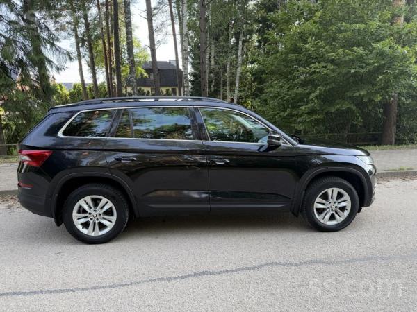 Black Skoda Kodiaq 2019 in Riga, with an engine capacity of 1.50 L and mileage of 216 thousand km for 16000 €, photo 4 on AUTOMOTO.COM.LV