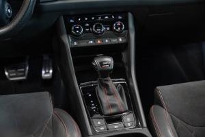 Black Skoda Kodiaq 2019 in Vilnius, with an engine capacity of 2.00 L and mileage of 221 thousand km for 24900 €, photo 19 on AUTOMOTO.COM.LV
