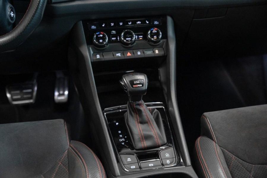 Black Skoda Kodiaq 2019 in Vilnius, with an engine capacity of 2.00 L and mileage of 221 thousand km for 24900 €, photo 19 on AUTOMOTO.COM.LV