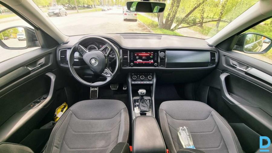 Black Skoda Kodiaq 2020 in Riga, with an engine capacity of 1.50 L and mileage of 147 thousand km for 18900 €, photo 7 on AUTOMOTO.COM.LV
