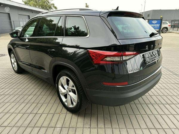 Skoda Kodiaq 2020 in Kaunas on AUTOMOTO.COM.LV Black Skoda Kodiaq 2020 in Kaunas, with an engine capacity of 1.50 L and mileage of 208 thousand km for 17500 €, photo 5 on AUTOMOTO.COM.LV