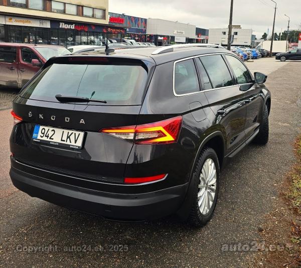 Melns Skoda Kodiaq 2021 Tallina, ar dzinēja tilpumu 2.00 L un nobraukumu 138 tūkst. km par 28100 €, foto 9 vietnē AUTOMOTO.COM.LV