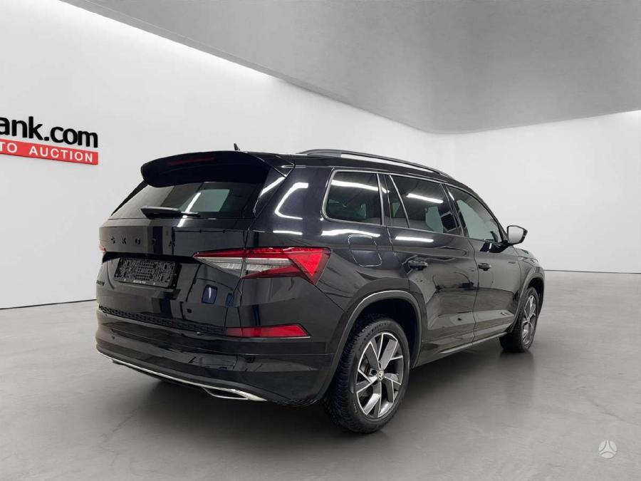 Black Skoda Kodiaq 2021 in Marijampole, with an engine capacity of 1.50 L and mileage of 160 thousand km for 27709 €, photo 4 on AUTOMOTO.COM.LV