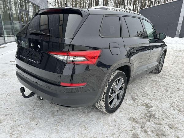 Black Skoda Kodiaq 2021 in Kaunas, with an engine capacity of 1.50 L and mileage of 185 thousand km for 20500 €, photo 3 on AUTOMOTO.COM.LV