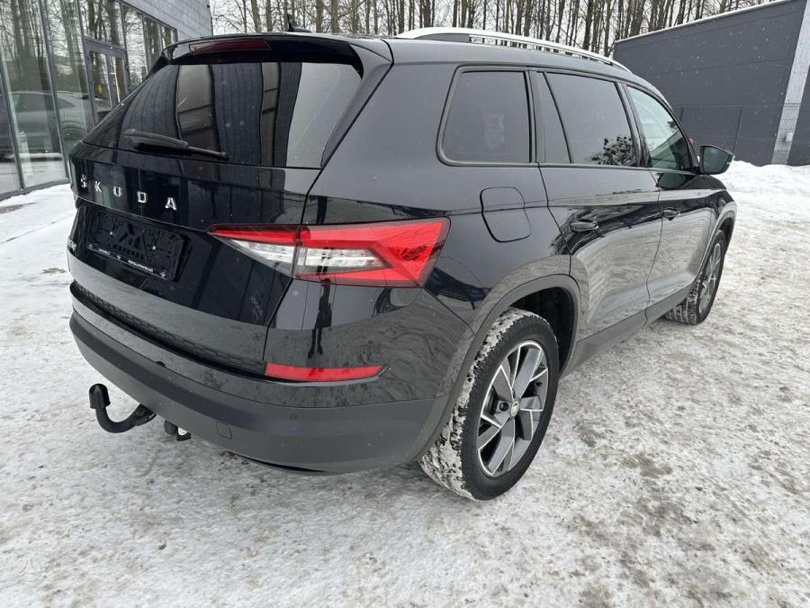 Black Skoda Kodiaq 2021 in Kaunas, with an engine capacity of 1.50 L and mileage of 185 thousand km for 20500 €, photo 3 on AUTOMOTO.COM.LV