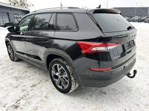Black Skoda Kodiaq 2021 in Kaunas, with an engine capacity of 1.50 L and mileage of 185 thousand km for 20500 €, photo 4 on AUTOMOTO.COM.LV