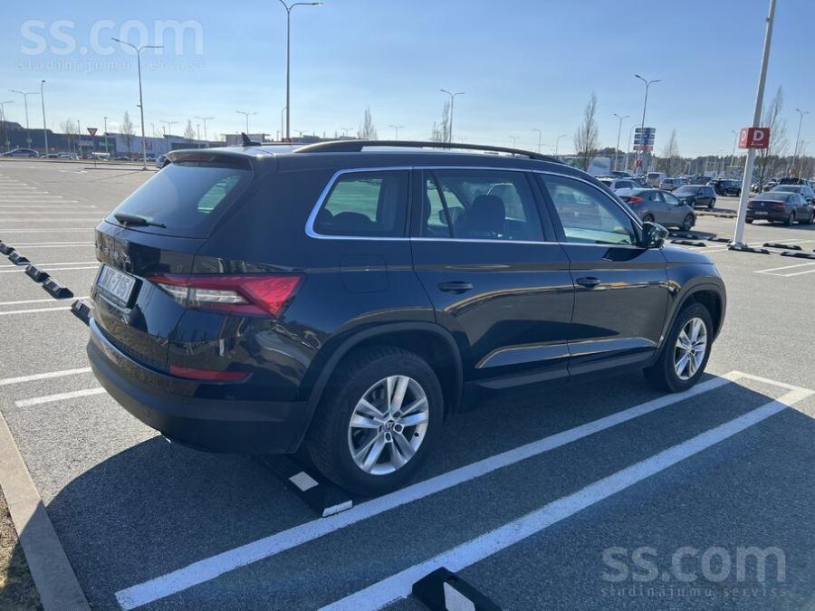 Melns Skoda Kodiaq 2021 Rīga, ar dzinēja tilpumu 1.50 L un nobraukumu 63 tūkst. km par 23800 €, foto 2 vietnē AUTOMOTO.COM.LV