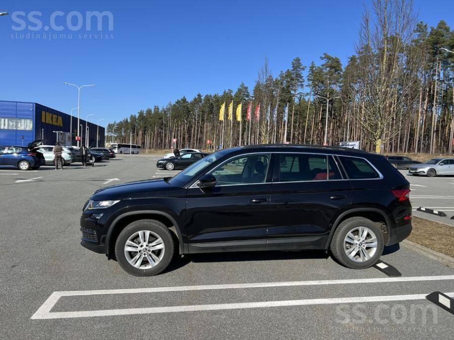Melns Skoda Kodiaq 2021 Rīga, ar dzinēja tilpumu 1.50 L un nobraukumu 63 tūkst. km par 23800 €, foto 3 vietnē AUTOMOTO.COM.LV