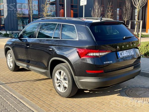 Black Skoda Kodiaq 2021 in Riga, with an engine capacity of 1.50 L and mileage of 64 thousand km for 23450 €, photo 3 on AUTOMOTO.COM.LV