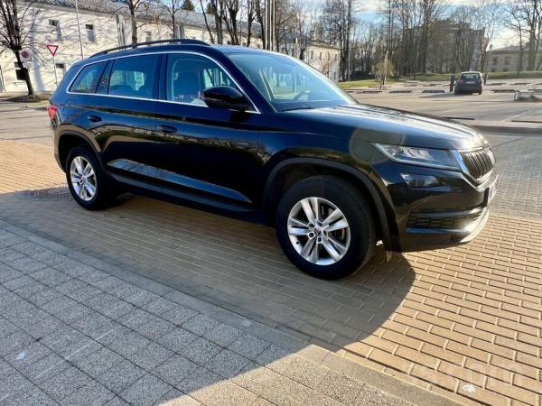 Black Skoda Kodiaq 2021 in Riga, with an engine capacity of 1.50 L and mileage of 64 thousand km for 23450 €, photo 4 on AUTOMOTO.COM.LV
