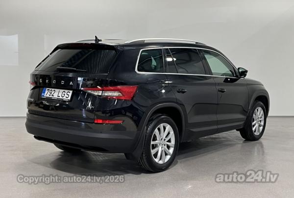 Melns Skoda Kodiaq 2021 Tallina, ar dzinēja tilpumu 2.00 L un nobraukumu 121 tūkst. km par 24900 €, foto 2 vietnē AUTOMOTO.COM.LV