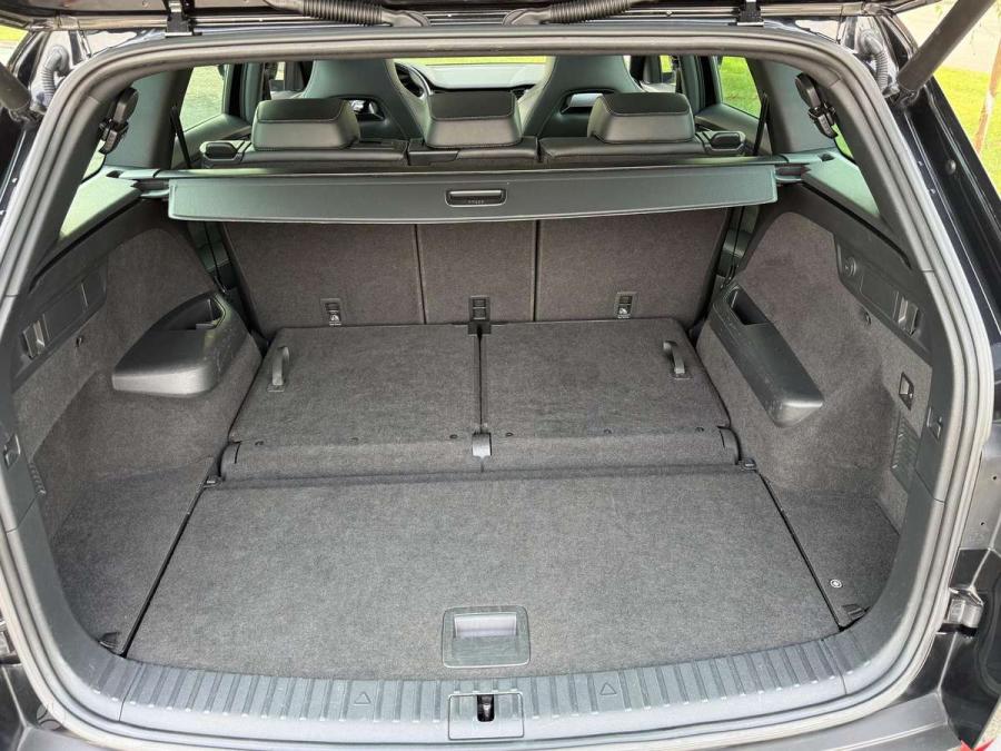 Black Skoda Kodiaq 2021 in Taurage, with an engine capacity of 1.97 L and mileage of 180 thousand km for 22500 €, photo 32 on AUTOMOTO.COM.LV