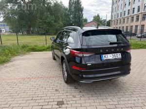 Черный Шкода Kodiaq 2021 в Рига, объемом двигателя 1.50 л и пробегом 112 тыс. км за 28900 €, фото 3 на AUTOMOTO.COM.LV