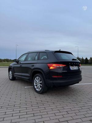 Melns Skoda Kodiaq 2021 Panevēža, ar dzinēja tilpumu 1.50 L un nobraukumu 230 tūkst. km par 15400 €, foto 5 vietnē AUTOMOTO.COM.LV