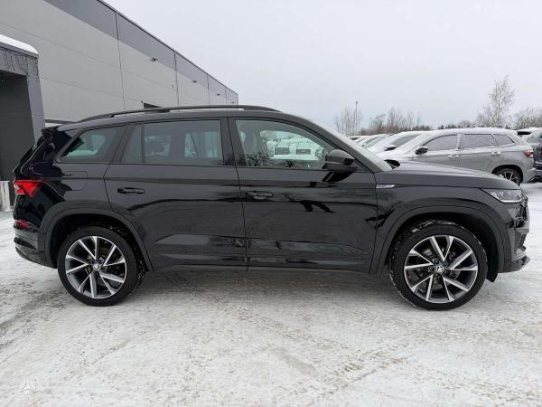 Melns Skoda Kodiaq 2022 Šauļi, ar dzinēja tilpumu 1.50 L un nobraukumu 154 tūkst. km par 27818 €, foto 3 vietnē AUTOMOTO.COM.LV