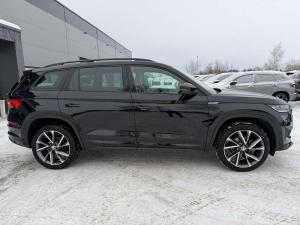 Black Skoda Kodiaq 2022 in Siauliai, with an engine capacity of 1.50 L and mileage of 154 thousand km for 27818 €, photo 3 on AUTOMOTO.COM.LV