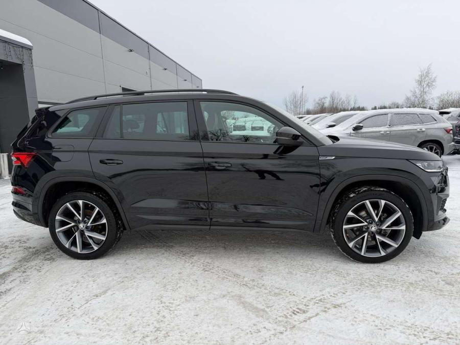 Black Skoda Kodiaq 2022 in Siauliai, with an engine capacity of 1.50 L and mileage of 154 thousand km for 27818 €, photo 3 on AUTOMOTO.COM.LV