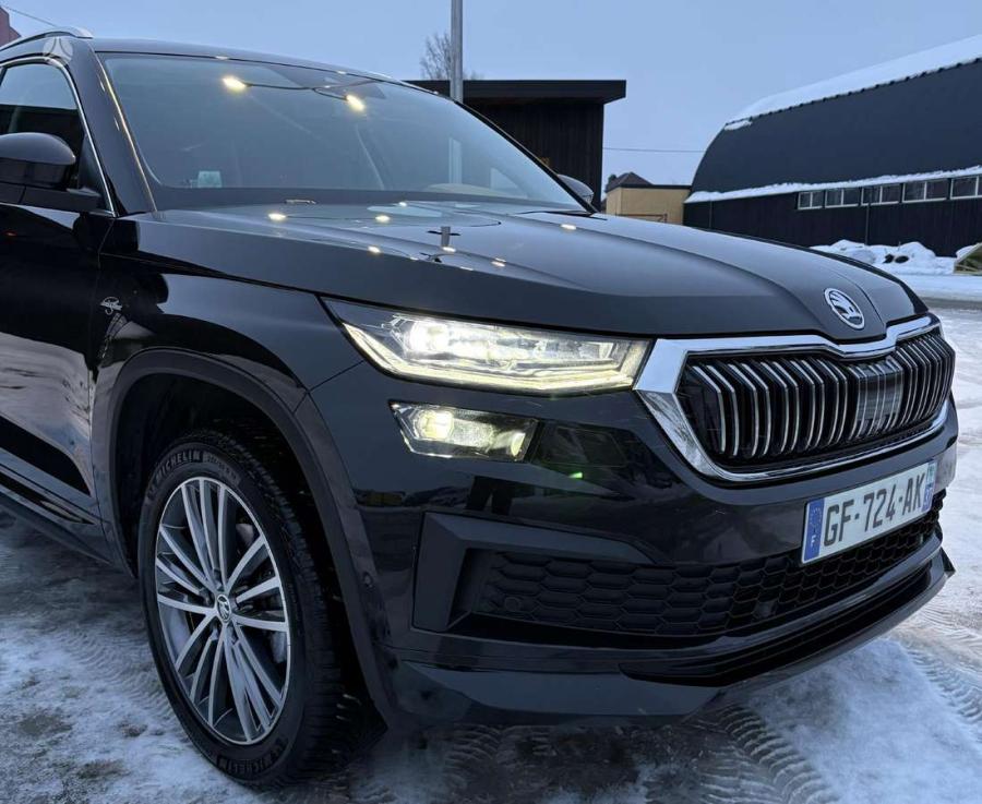 Black Skoda Kodiaq 2022 in Kaunas, with an engine capacity of 1.97 L and mileage of 270 thousand km for 23999 €, photo 6 on AUTOMOTO.COM.LV