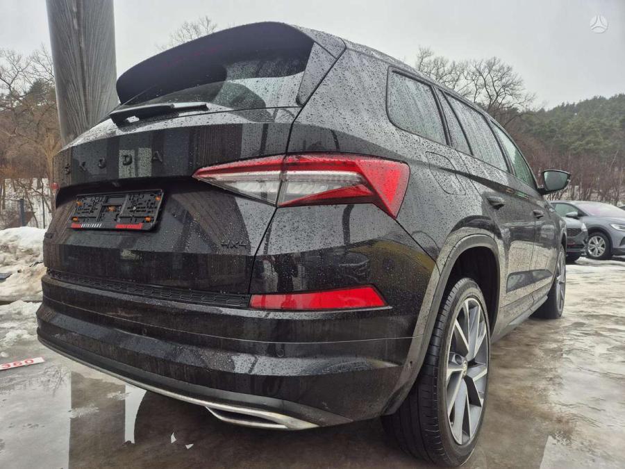 Black Skoda Kodiaq 2022 in Vilnius, with an engine capacity of 1.97 L and mileage of 212 thousand km for 27300 €, photo 2 on AUTOMOTO.COM.LV