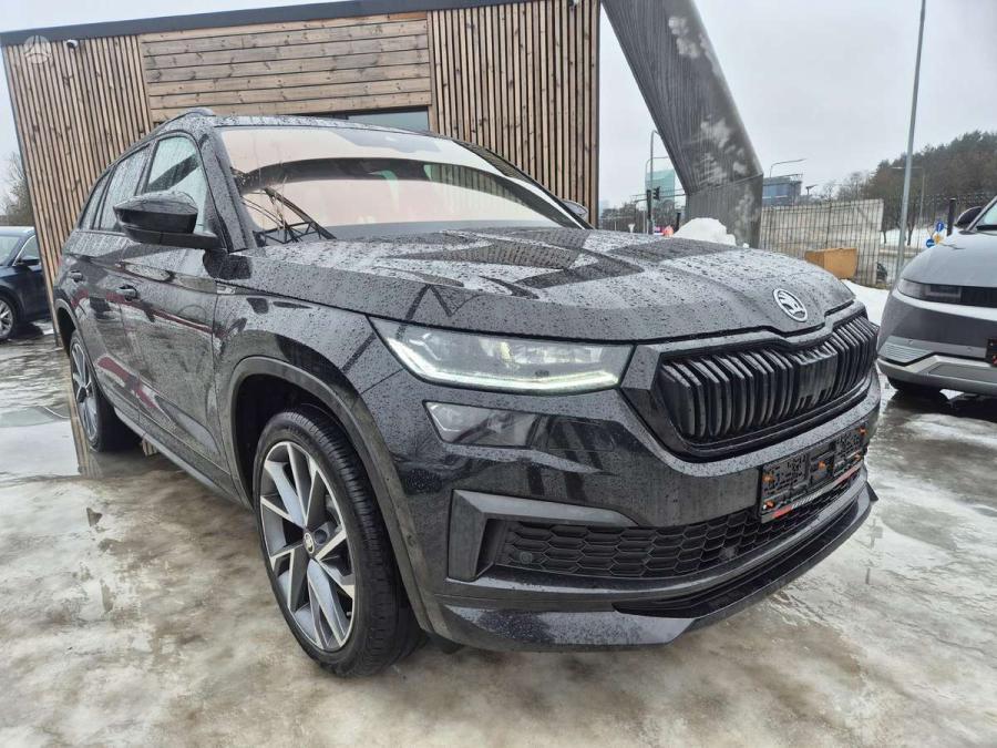 Black Skoda Kodiaq 2022 in Vilnius, with an engine capacity of 1.97 L and mileage of 212 thousand km for 27300 €, photo 4 on AUTOMOTO.COM.LV