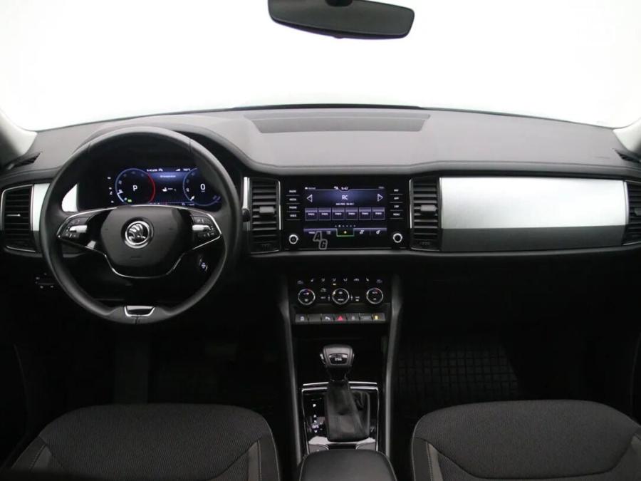 Black Skoda Kodiaq 2022 in Vilnius, with an engine capacity of 2.00 L and mileage of 212 thousand km for 21999 €, photo 3 on AUTOMOTO.COM.LV